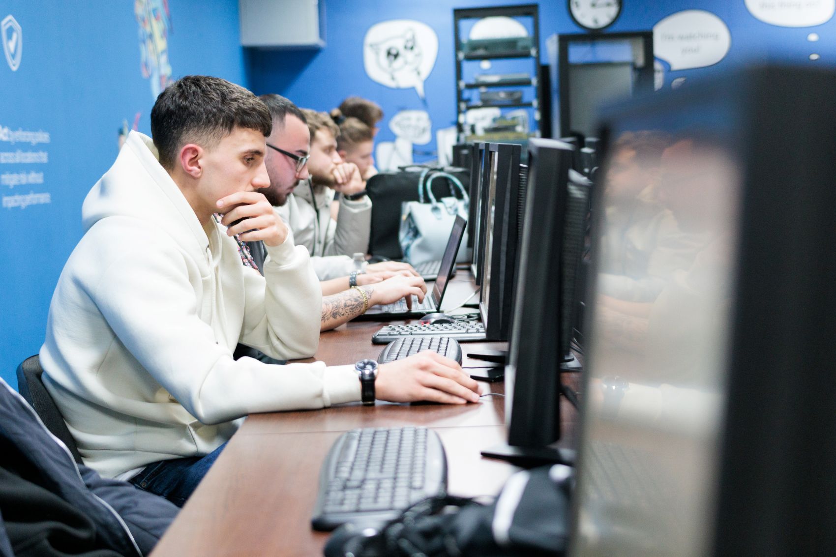 Висшето училище по телекомуникации и пощи координира международен ...